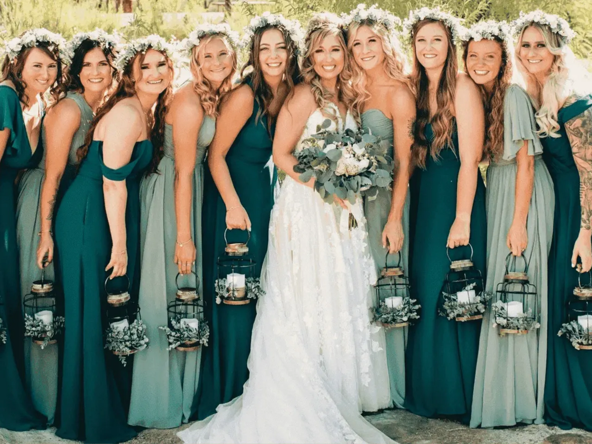 What Does the Bride Do for Her Bridesmaids? 12 Thoughtful Ways to Show ...